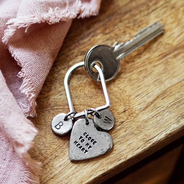 'Close to My Heart' Keyring – Bespoke Hearts